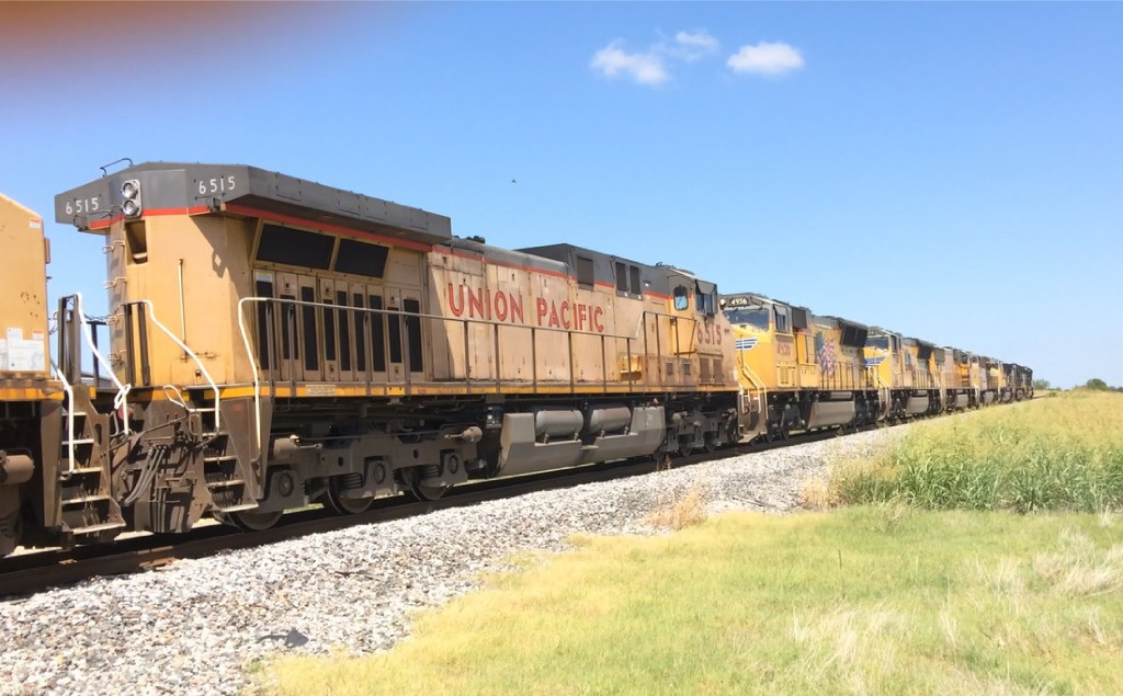 UP 6515 7Aug2016 NB away from Thorndale Road